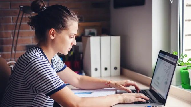 17 Best Teen Jobs and How to Find Them