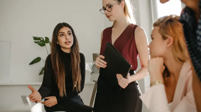 3 Ways to Deal When Your Coworkers Hate Each Other And You’re Stuck in ...