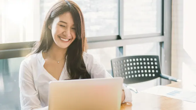 16 Easy Ways to Stay Positive at Work