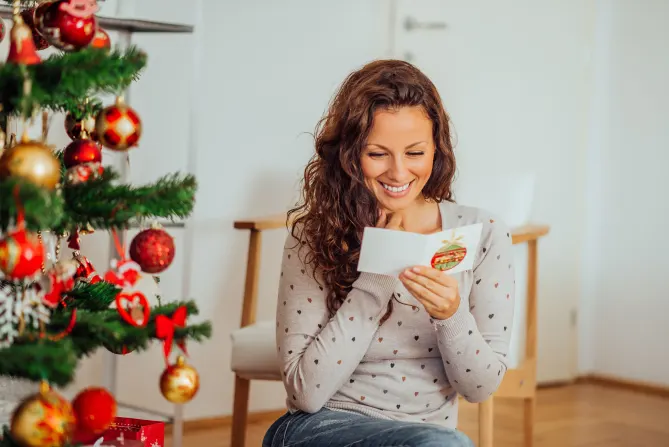 35 Creative Holiday Cards for Your Loved Ones