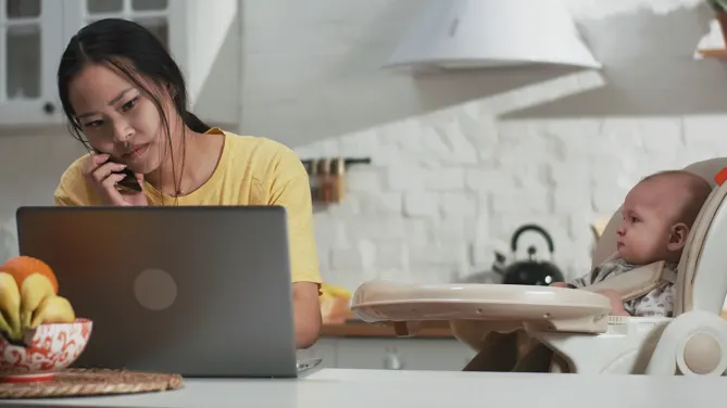 How This Company Talks About the Challenges Facing Today’s Working Mothers