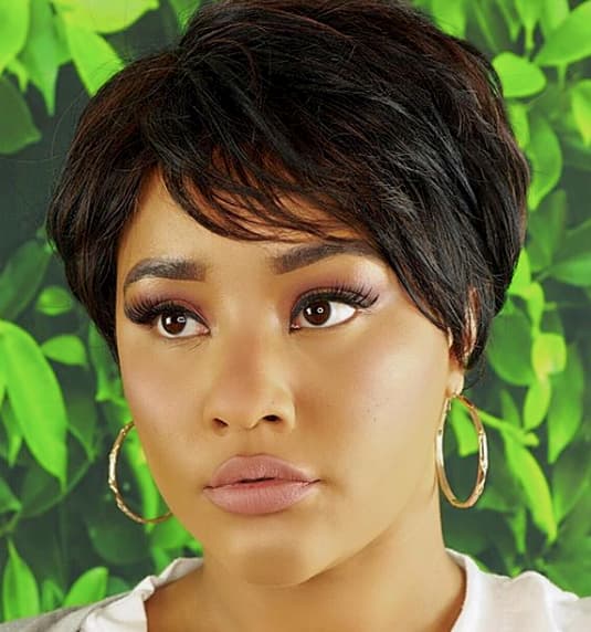 25 Best Work Hairstyles That'll Make Your Coworkers Say 'Wow ...